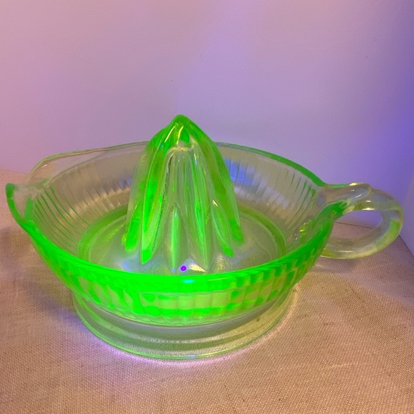 unbranded vintage | Kitchen | Vintage Green Glass Uranium Depression ...